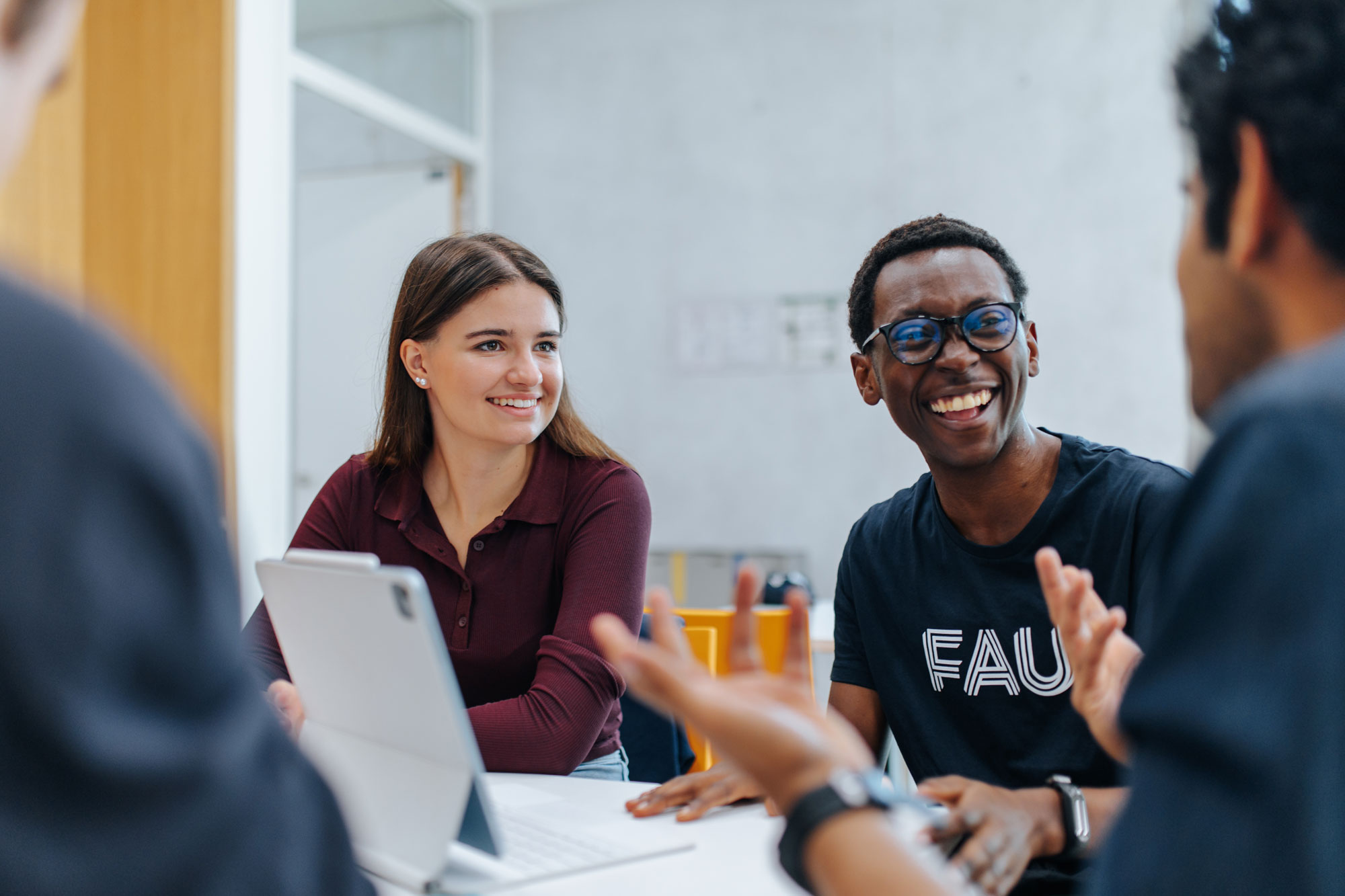 Information on document certification and translation | FAU